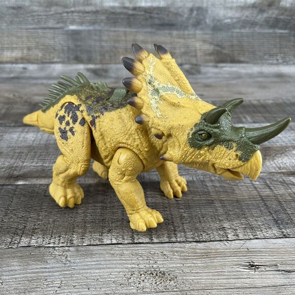 Toys | Jurassic World Wild Roar Regaliceratops Dinosaur With Sound ...